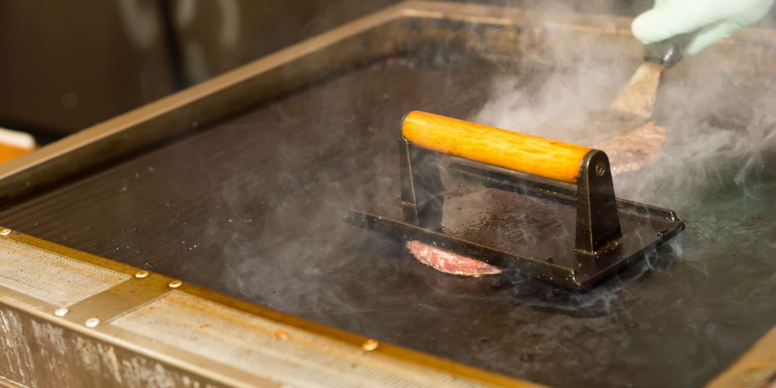 Mastering the Basics of Cooking Bacon in a Cast Iron Skillet - Cult of ...